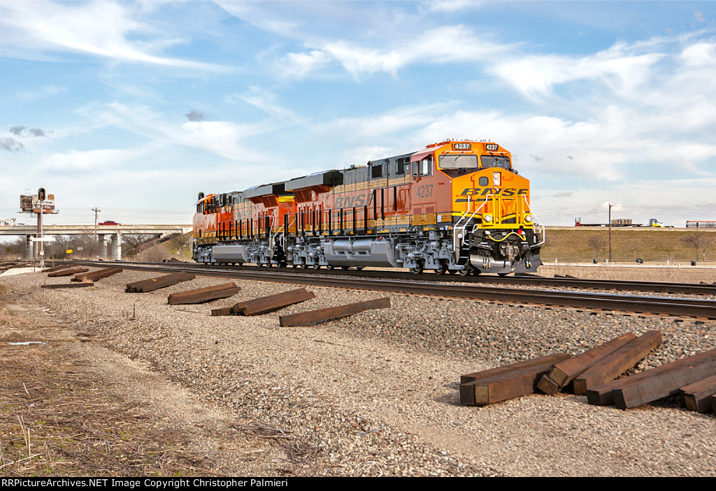 BNSF 4237 and BNSF 4238